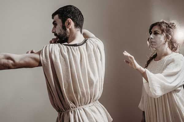 Παράσταση ‘οι μύθοι των αγαλμάτων’ στο Αγρίνιο - 29Dytika.gr